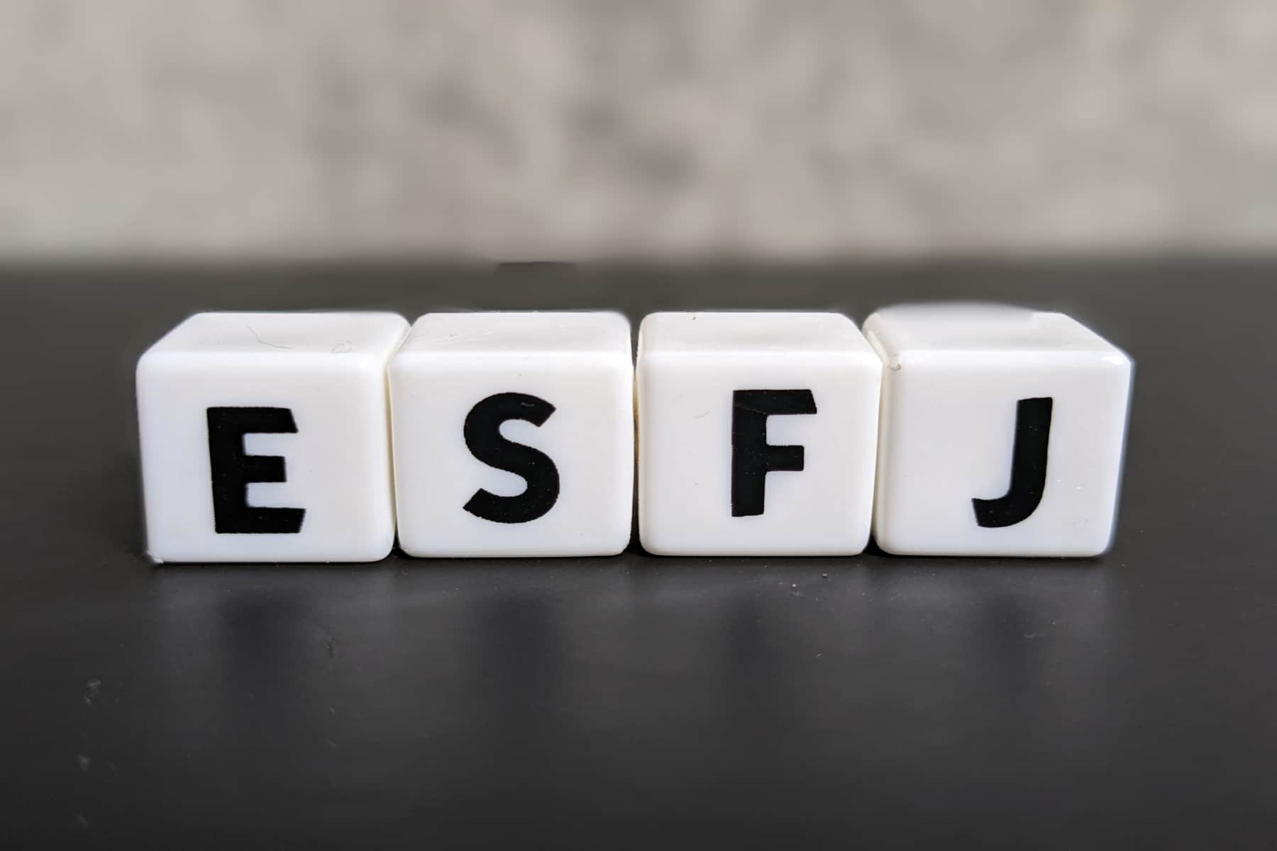 ESFJ（領事官）タイプとは？意味や特徴、よくある質問を解説