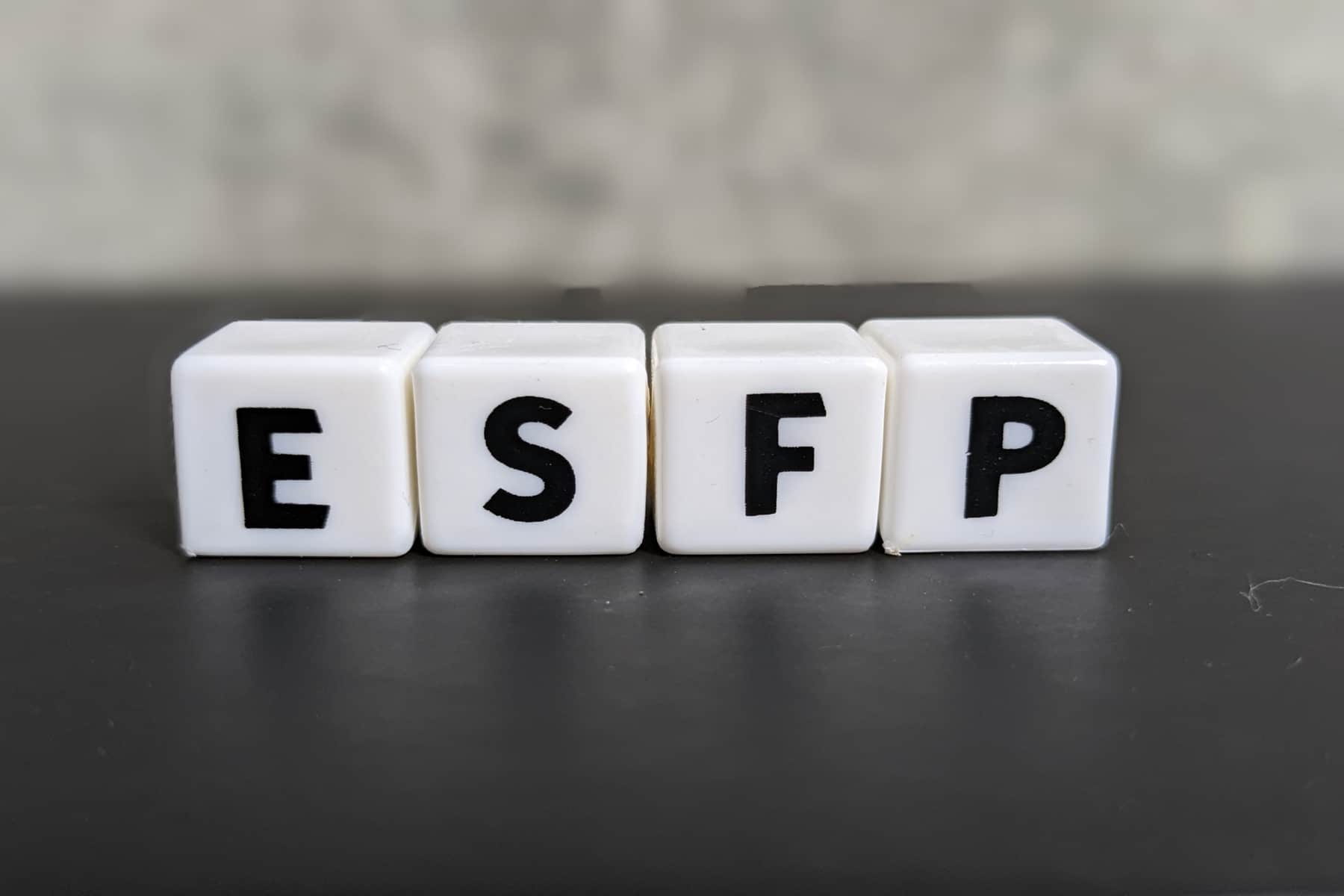 ESFP（エンターテイナー）タイプとは？意味や特徴、よくある質問を解説