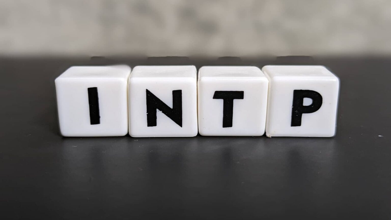 INTP（論理学者）タイプとは？意味や特徴、よくある質問を解説